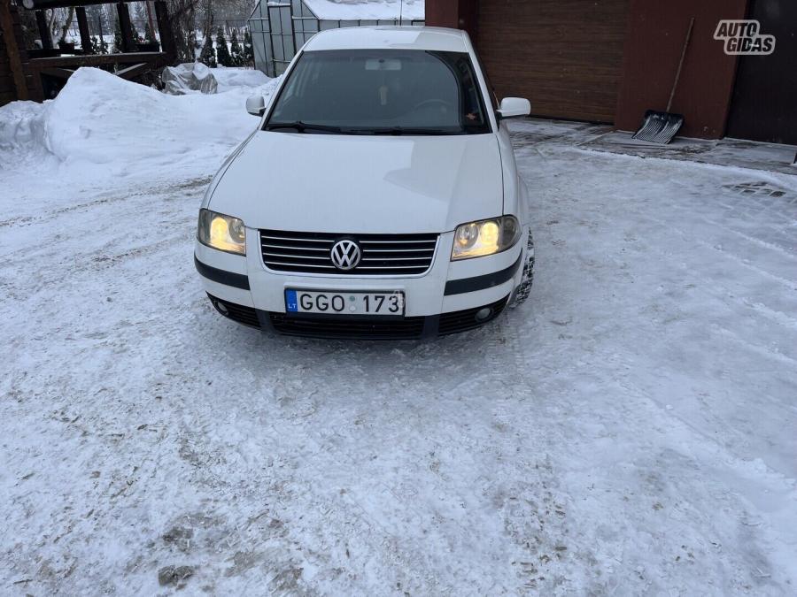 White Volkswagen Passat 2003 in Siauliai, with an engine capacity of 1.90 L and mileage of 380 thousand km for 1400 €, photo 6 on AUTOMOTO.COM.LV