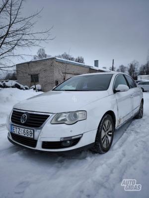 White Volkswagen Passat 2005 in Panevezys, with an engine capacity of 2.00 L and mileage of 400 thousand km for 950 €, photo  on AUTOMOTO.COM.LV
