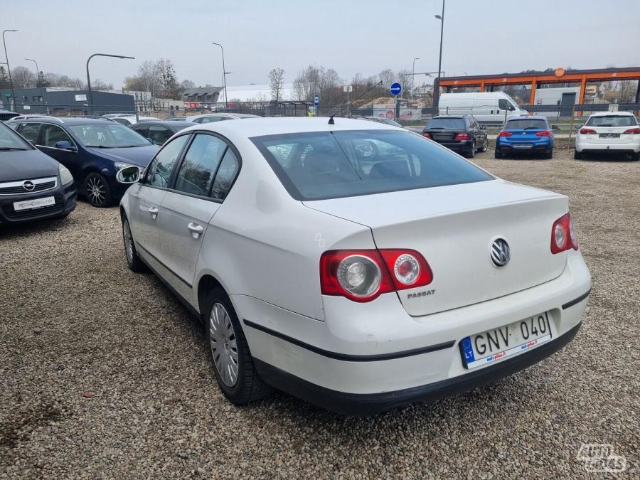 White Volkswagen Passat 2006 in Kaunas, with an engine capacity of 1.90 L and mileage of 235 thousand km for 1150 €, photo 3 on AUTOMOTO.COM.LV