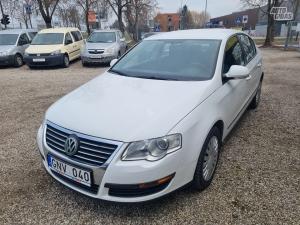 White Volkswagen Passat 2006 in Kaunas, with an engine capacity of 1.90 L and mileage of 235 thousand km for 1150 €, photo 4 on AUTOMOTO.COM.LV