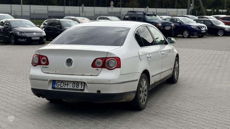 Balts Volkswagen Passat 2006 Radviliškis, ar dzinēja tilpumu 1.90 L un nobraukumu 345 tūkst. km par 995 €, foto 8 vietnē AUTOMOTO.COM.LV
