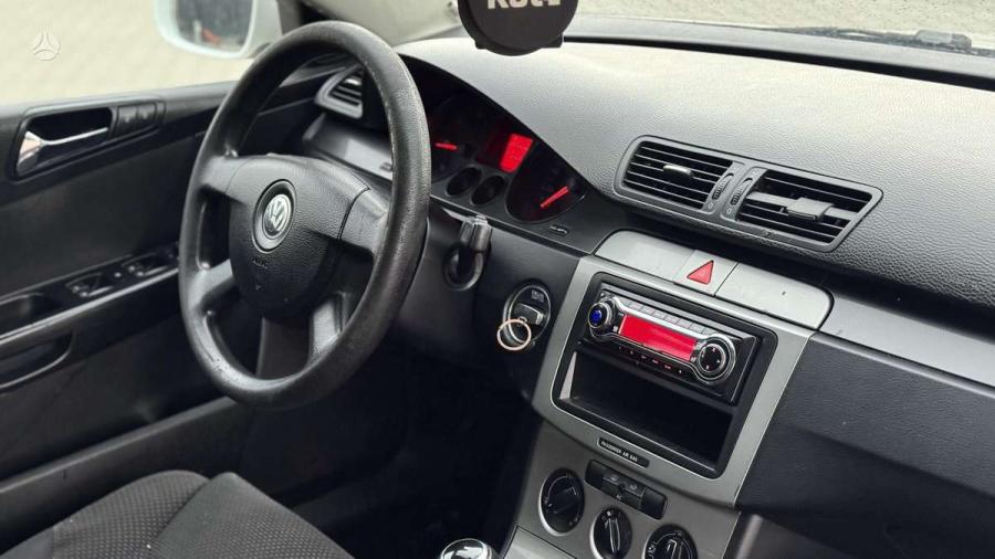 Balts Volkswagen Passat 2006 Radviliškis, ar dzinēja tilpumu 1.90 L un nobraukumu 345 tūkst. km par 995 €, foto 10 vietnē AUTOMOTO.COM.LV