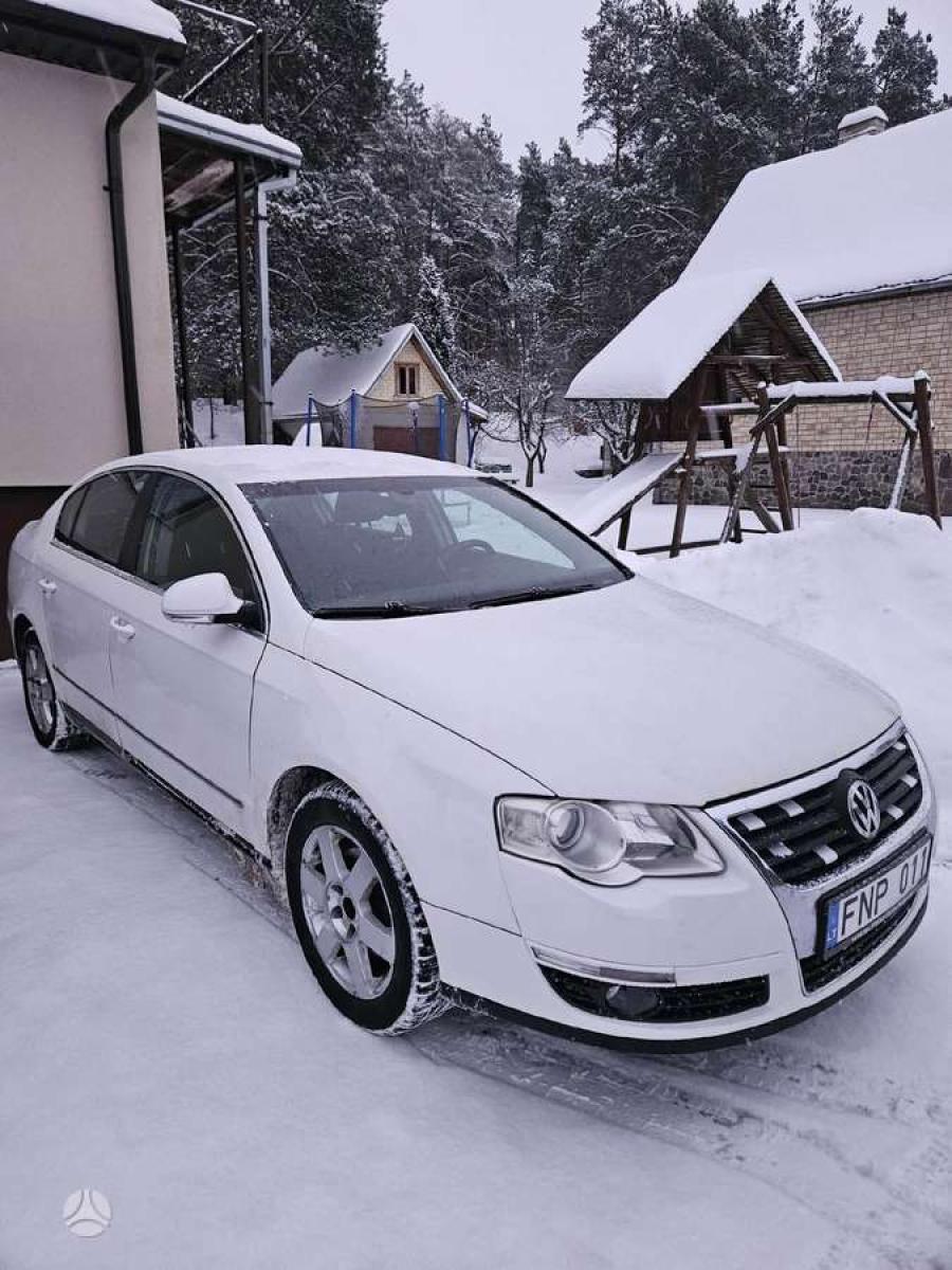 White Volkswagen Passat 2008 in Kaunas, with an engine capacity of 1.90 L and mileage of 304 thousand km for 2000 €, photo 1 on AUTOMOTO.COM.LV