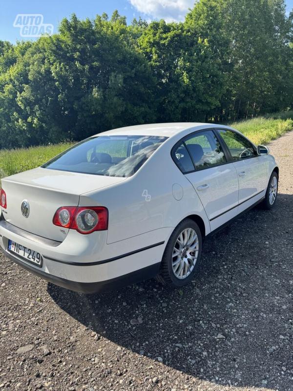 White Volkswagen Passat 2008 in Kaunas, with an engine capacity of 1.90 L and mileage of 310 thousand km for 1850 €, photo 1 on AUTOMOTO.COM.LV