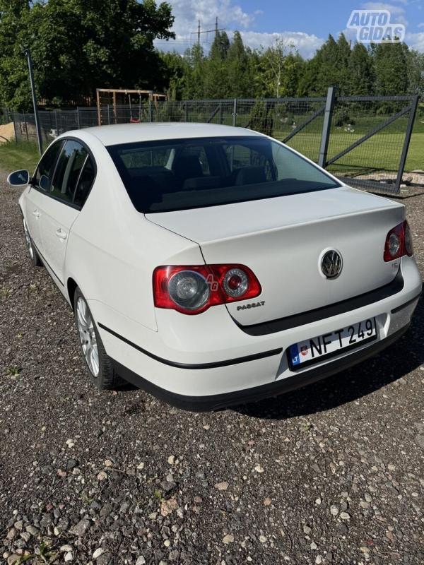 White Volkswagen Passat 2008 in Kaunas, with an engine capacity of 1.90 L and mileage of 310 thousand km for 1850 €, photo 2 on AUTOMOTO.COM.LV