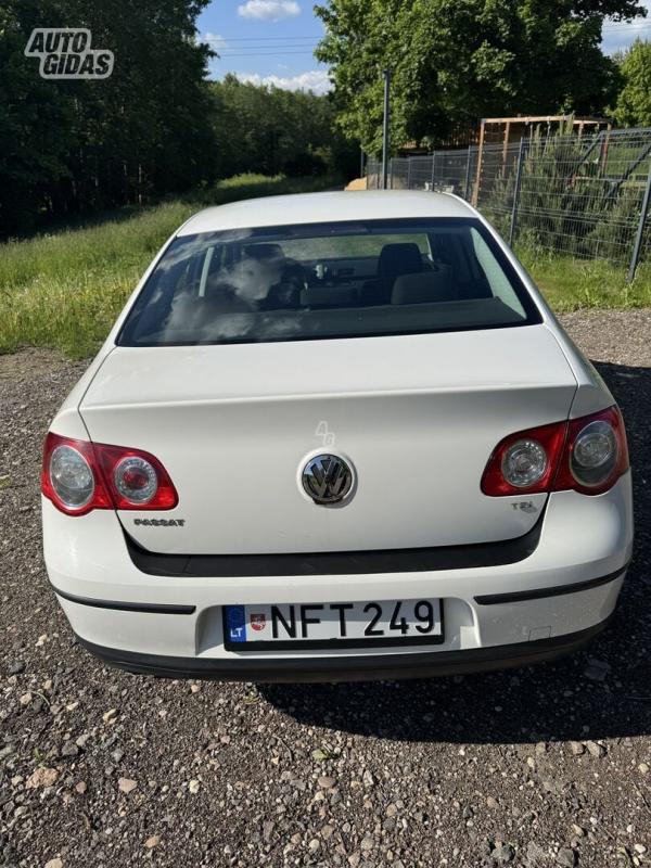 White Volkswagen Passat 2008 in Kaunas, with an engine capacity of 1.90 L and mileage of 310 thousand km for 1850 €, photo 3 on AUTOMOTO.COM.LV