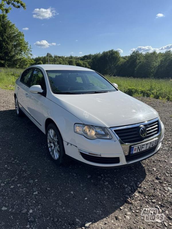 White Volkswagen Passat 2008 in Kaunas, with an engine capacity of 1.90 L and mileage of 310 thousand km for 1850 €, photo 5 on AUTOMOTO.COM.LV