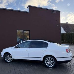 White Volkswagen Passat 2009 in Kaisiadorys, with an engine capacity of 1.97 L and mileage of 300 thousand km for 2450 €, photo 8 on AUTOMOTO.COM.LV