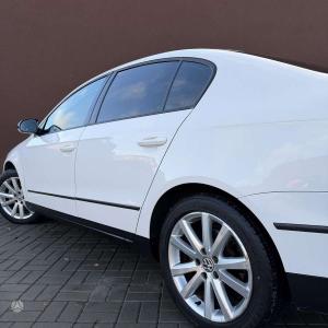 White Volkswagen Passat 2009 in Kaisiadorys, with an engine capacity of 1.97 L and mileage of 300 thousand km for 2450 €, photo 9 on AUTOMOTO.COM.LV