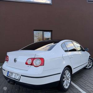 White Volkswagen Passat 2009 in Kaisiadorys, with an engine capacity of 1.97 L and mileage of 300 thousand km for 2450 €, photo 11 on AUTOMOTO.COM.LV