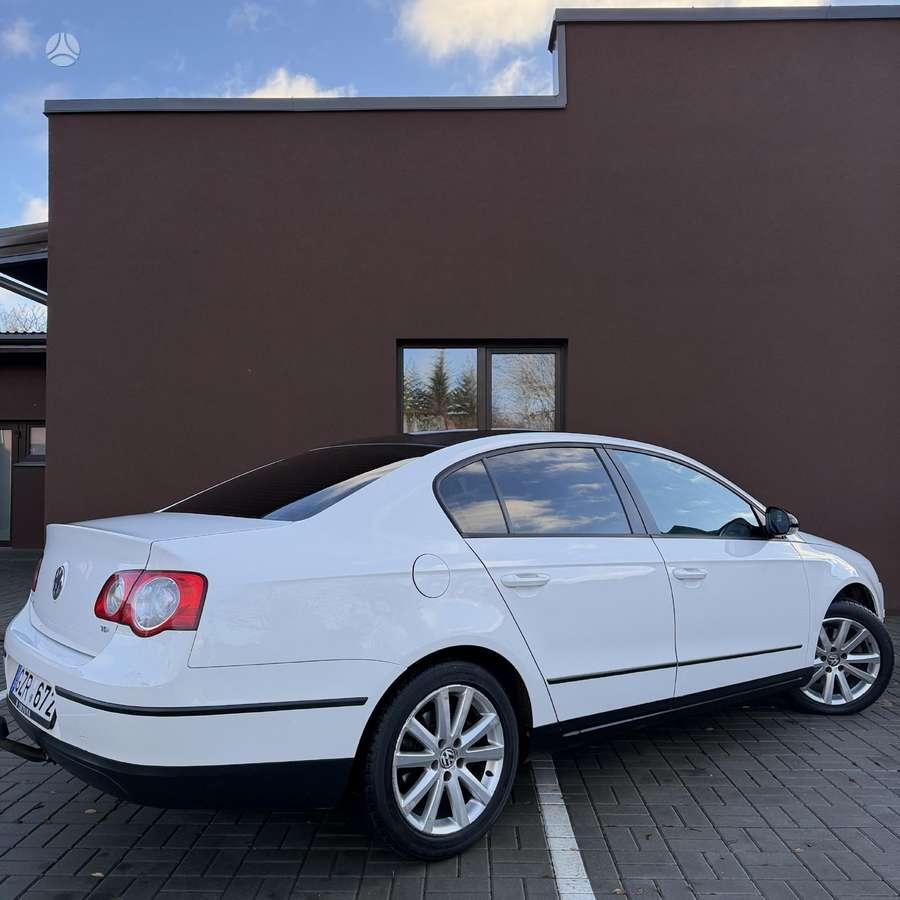 White Volkswagen Passat 2009 in Kaisiadorys, with an engine capacity of 1.97 L and mileage of 300 thousand km for 2450 €, photo 12 on AUTOMOTO.COM.LV