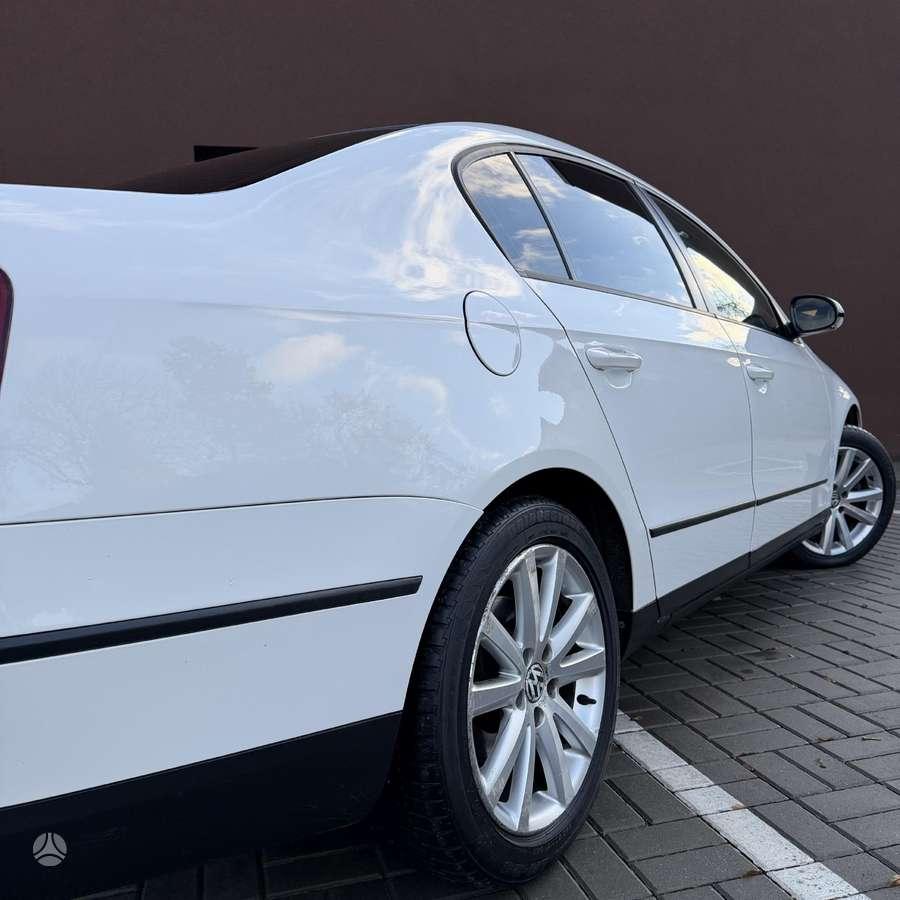 White Volkswagen Passat 2009 in Kaisiadorys, with an engine capacity of 1.97 L and mileage of 300 thousand km for 2450 €, photo 13 on AUTOMOTO.COM.LV