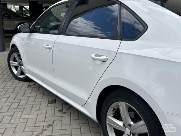 White Volkswagen Passat 2012 in Kaunas, with an engine capacity of 2.50 L and mileage of 290 thousand km for 2750 €, photo 9 on AUTOMOTO.COM.LV
