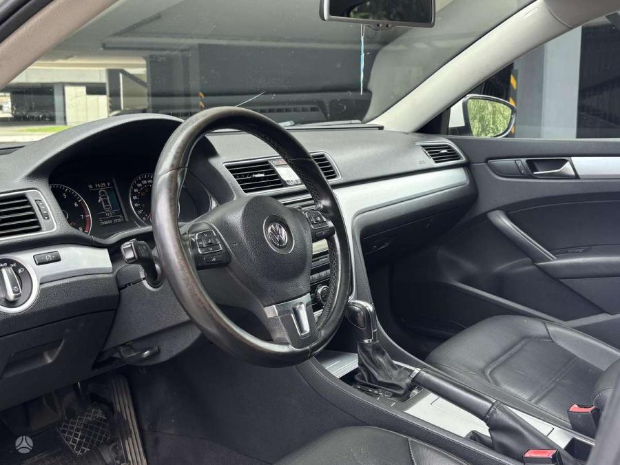White Volkswagen Passat 2012 in Kaunas, with an engine capacity of 2.48 L and mileage of 290 thousand km for 2650 €, photo 13 on AUTOMOTO.COM.LV