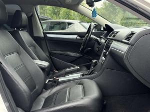 White Volkswagen Passat 2012 in Kaunas, with an engine capacity of 2.48 L and mileage of 290 thousand km for 2650 €, photo 16 on AUTOMOTO.COM.LV