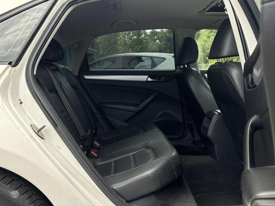 White Volkswagen Passat 2012 in Kaunas, with an engine capacity of 2.48 L and mileage of 290 thousand km for 2650 €, photo 18 on AUTOMOTO.COM.LV