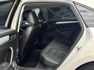 White Volkswagen Passat 2012 in Kaunas, with an engine capacity of 2.48 L and mileage of 290 thousand km for 2650 €, photo 19 on AUTOMOTO.COM.LV