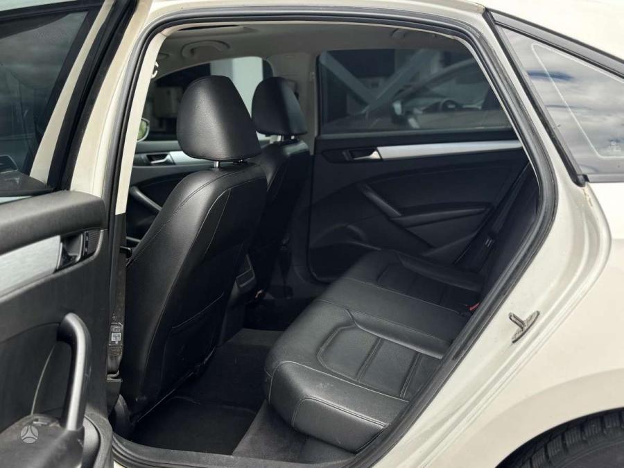 White Volkswagen Passat 2012 in Kaunas, with an engine capacity of 2.48 L and mileage of 290 thousand km for 2650 €, photo 19 on AUTOMOTO.COM.LV