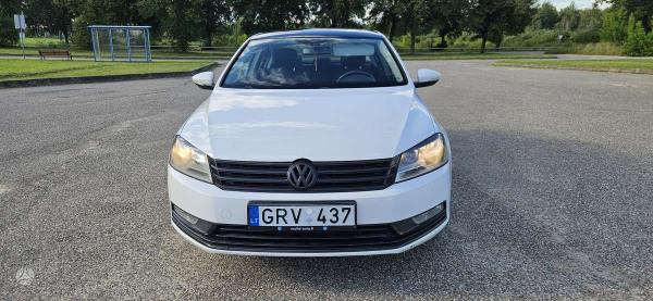 Белый Фольксваген Пассат 2013 в Вильнюс, объемом двигателя 1.98 л и пробегом 330 тыс. км за 5500 €, фото 1 на AUTOMOTO.COM.LV