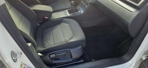 White Volkswagen Passat 2013 in Vilnius, with an engine capacity of 1.98 L and mileage of 330 thousand km for 5500 €, photo 18 on AUTOMOTO.COM.LV