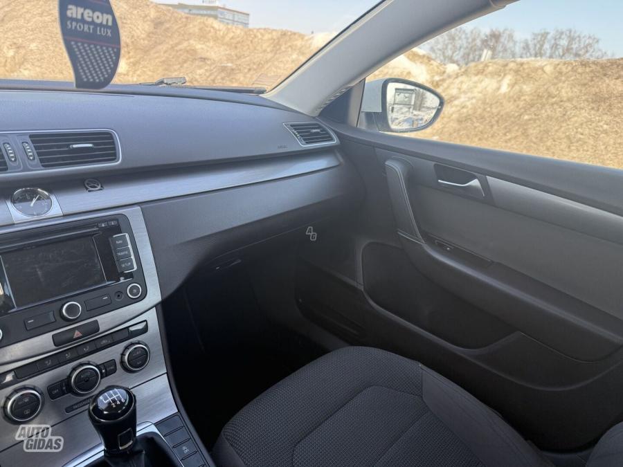 Balts Volkswagen Passat 2014 Avižieniai, ar dzinēja tilpumu 1.60 L un nobraukumu 358 tūkst. km par 4000 €, foto 15 vietnē AUTOMOTO.COM.LV