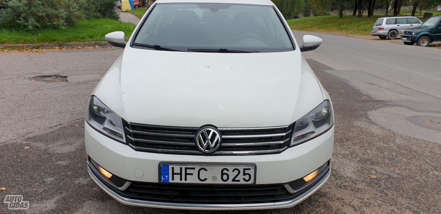 White Volkswagen Passat 2014 in Vilnius, with an engine capacity of 2.00 L and mileage of 296 thousand km for 500 €, photo 1 on AUTOMOTO.COM.LV