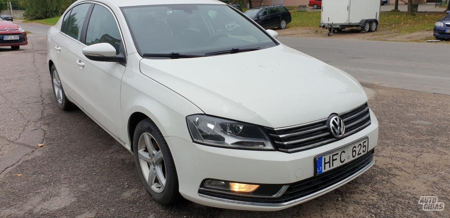 White Volkswagen Passat 2014 in Vilnius, with an engine capacity of 2.00 L and mileage of 296 thousand km for 500 €, photo 4 on AUTOMOTO.COM.LV