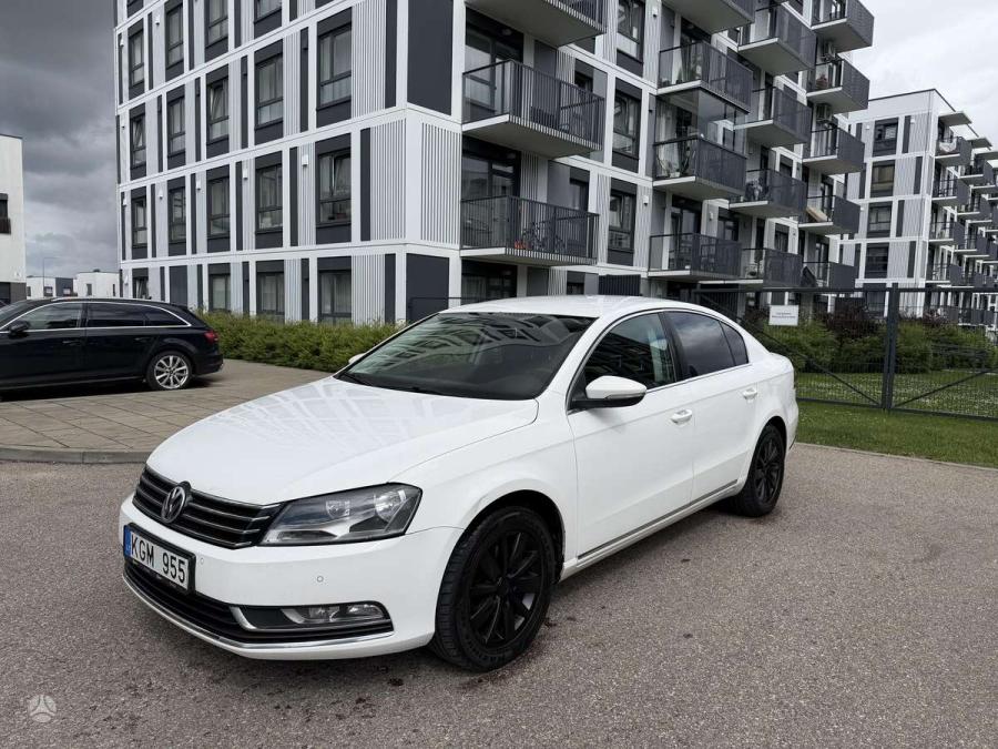 White Volkswagen Passat 2014 in Vilnius, with an engine capacity of 1.97 L and mileage of 335 thousand km for 4500 €, photo 1 on AUTOMOTO.COM.LV