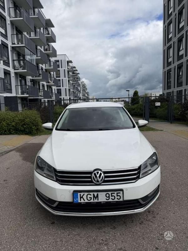 White Volkswagen Passat 2014 in Vilnius, with an engine capacity of 1.97 L and mileage of 335 thousand km for 4500 €, photo 2 on AUTOMOTO.COM.LV