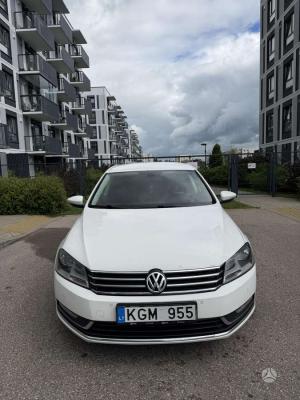 White Volkswagen Passat 2014 in Vilnius, with an engine capacity of 1.97 L and mileage of 335 thousand km for 4500 €, photo 3 on AUTOMOTO.COM.LV