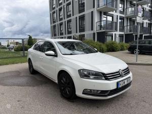White Volkswagen Passat 2014 in Vilnius, with an engine capacity of 1.97 L and mileage of 335 thousand km for 4500 €, photo 4 on AUTOMOTO.COM.LV