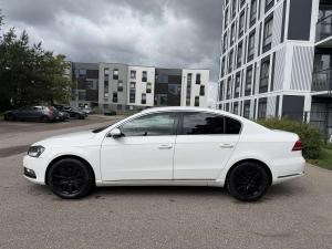 White Volkswagen Passat 2014 in Vilnius, with an engine capacity of 1.97 L and mileage of 335 thousand km for 4500 €, photo 5 on AUTOMOTO.COM.LV