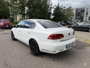 White Volkswagen Passat 2014 in Vilnius, with an engine capacity of 1.97 L and mileage of 335 thousand km for 4500 €, photo 6 on AUTOMOTO.COM.LV