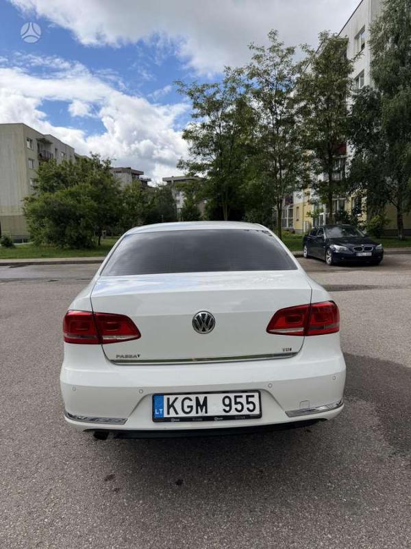 White Volkswagen Passat 2014 in Vilnius, with an engine capacity of 1.97 L and mileage of 335 thousand km for 4500 €, photo 6 on AUTOMOTO.COM.LV