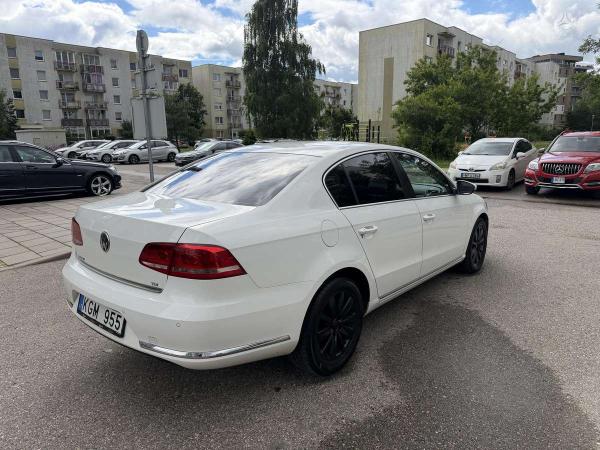 White Volkswagen Passat 2014 in Vilnius, with an engine capacity of 1.97 L and mileage of 335 thousand km for 4500 €, photo 7 on AUTOMOTO.COM.LV