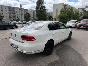 White Volkswagen Passat 2014 in Vilnius, with an engine capacity of 1.97 L and mileage of 335 thousand km for 4500 €, photo 8 on AUTOMOTO.COM.LV