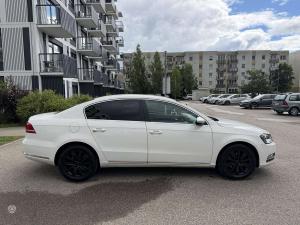 White Volkswagen Passat 2014 in Vilnius, with an engine capacity of 1.97 L and mileage of 335 thousand km for 4500 €, photo 9 on AUTOMOTO.COM.LV