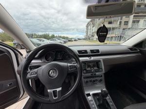 White Volkswagen Passat 2014 in Vilnius, with an engine capacity of 1.97 L and mileage of 335 thousand km for 4500 €, photo 10 on AUTOMOTO.COM.LV