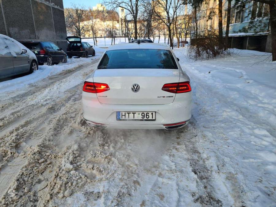 White Volkswagen Passat 2015 in Vilnius, with an engine capacity of 1.98 L and mileage of 347 thousand km for 4980 €, photo 3 on AUTOMOTO.COM.LV