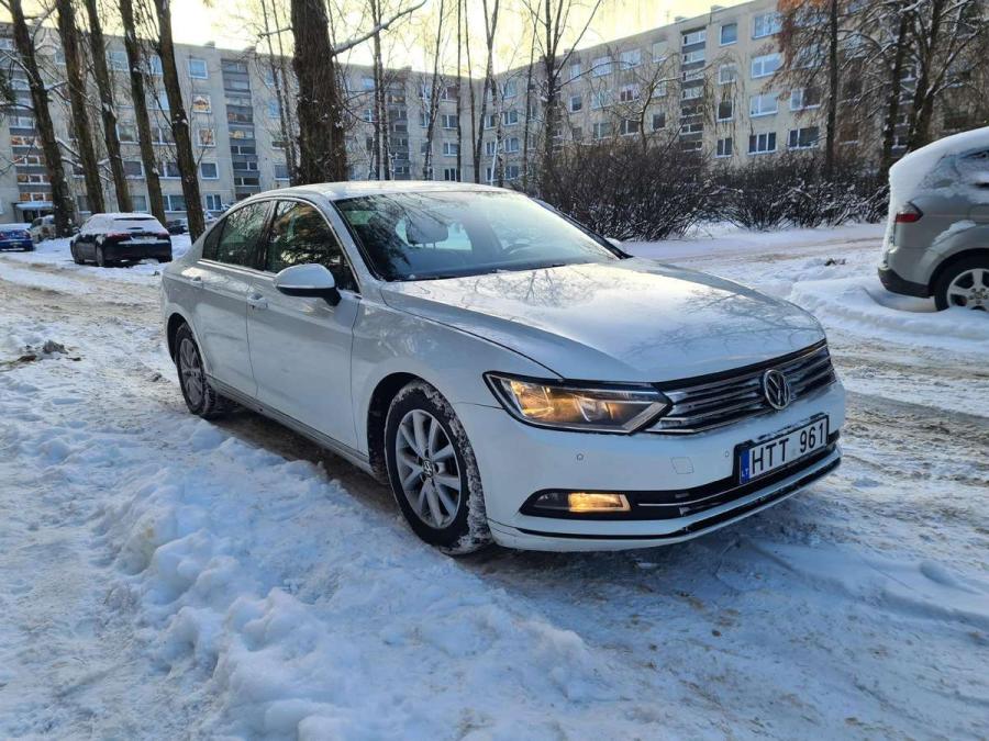White Volkswagen Passat 2015 in Vilnius, with an engine capacity of 1.98 L and mileage of 347 thousand km for 4980 €, photo 13 on AUTOMOTO.COM.LV