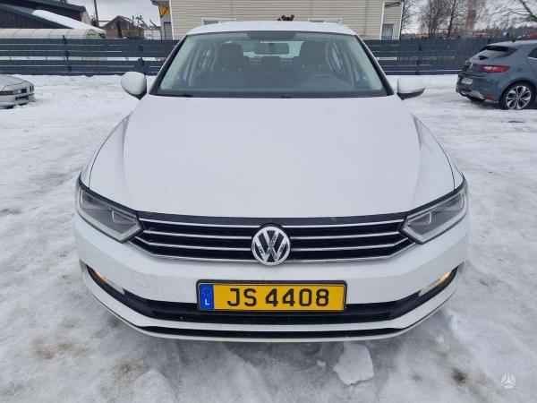 White Volkswagen Passat 2015 in Taurage, with an engine capacity of 1.60 L and mileage of 424 thousand km for 4900 €, photo 2 on AUTOMOTO.COM.LV
