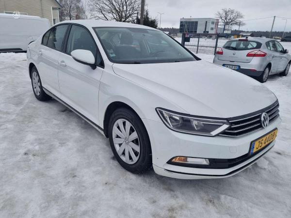 White Volkswagen Passat 2015 in Taurage, with an engine capacity of 1.60 L and mileage of 424 thousand km for 4900 €, photo 3 on AUTOMOTO.COM.LV