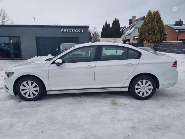 White Volkswagen Passat 2015 in Taurage, with an engine capacity of 1.60 L and mileage of 424 thousand km for 4900 €, photo 8 on AUTOMOTO.COM.LV