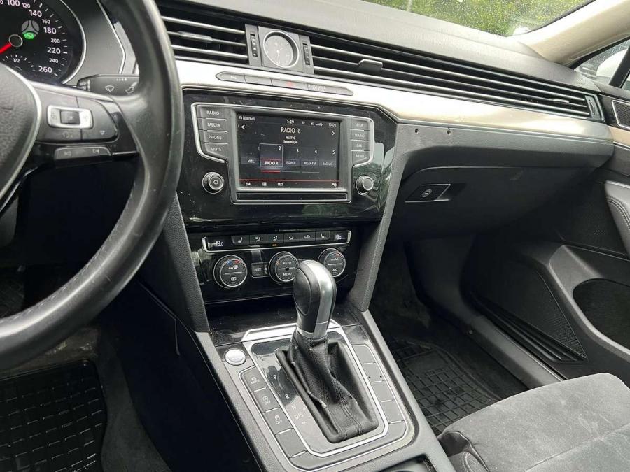 White Volkswagen Passat 2015 in Trakai, with an engine capacity of 1.98 L and mileage of 361 thousand km for 3999 €, photo 15 on AUTOMOTO.COM.LV