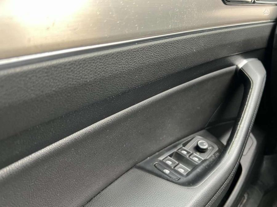 White Volkswagen Passat 2015 in Trakai, with an engine capacity of 1.98 L and mileage of 361 thousand km for 3999 €, photo 18 on AUTOMOTO.COM.LV
