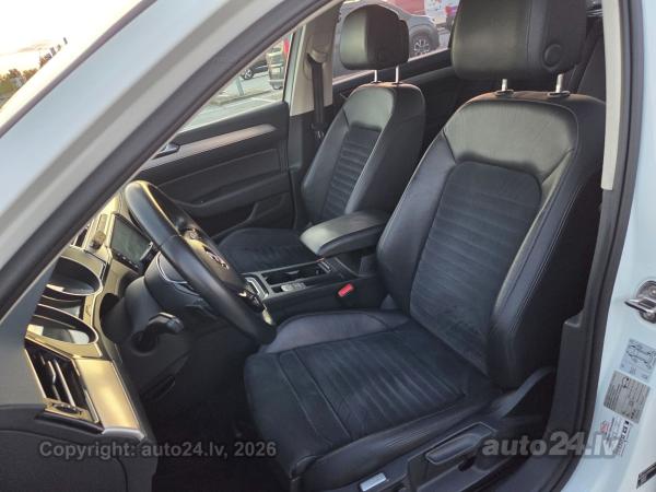 White Volkswagen Passat 2015 in Tallinn, with an engine capacity of 2.00 L and mileage of 198 thousand km for 11700 €, photo 11 on AUTOMOTO.COM.LV
