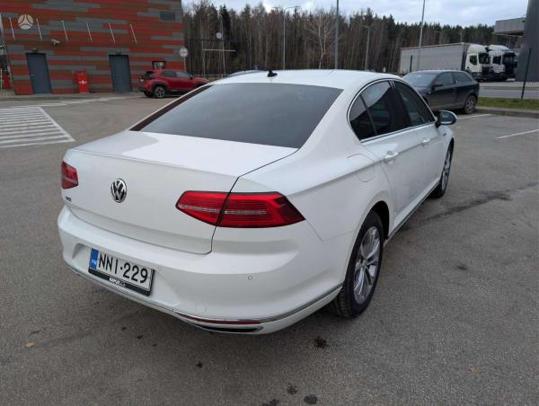 White Volkswagen Passat 2016 in Kaunas, with an engine capacity of 1.40 L and mileage of 244 thousand km for 10450 €, photo 2 on AUTOMOTO.COM.LV