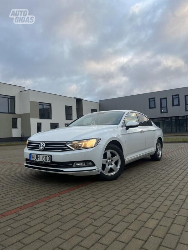 White Volkswagen Passat 2016 in Vilnius, with an engine capacity of 1.40 L and mileage of 153 thousand km for 10399 €, photo 1 on AUTOMOTO.COM.LV