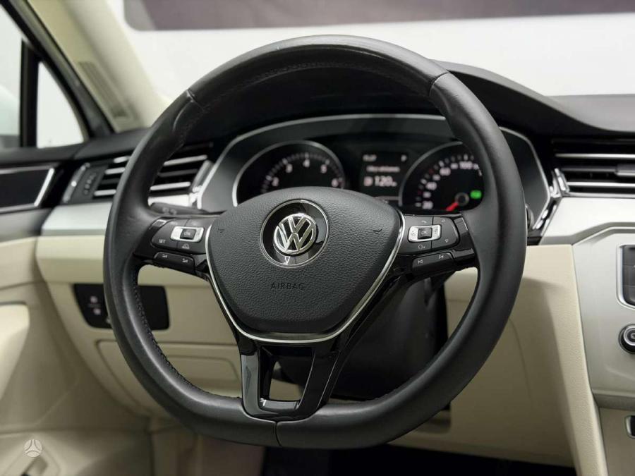 Balts Volkswagen Passat 2016 Viļņa, ar dzinēja tilpumu 1.40 L un nobraukumu 125 tūkst. km par 10950 €, foto 14 vietnē AUTOMOTO.COM.LV