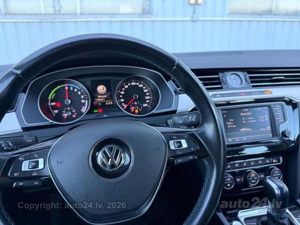 White Volkswagen Passat 2016 in Tartu, with an engine capacity of 1.40 L and mileage of 248 thousand km for 10700 €, photo 11 on AUTOMOTO.COM.LV